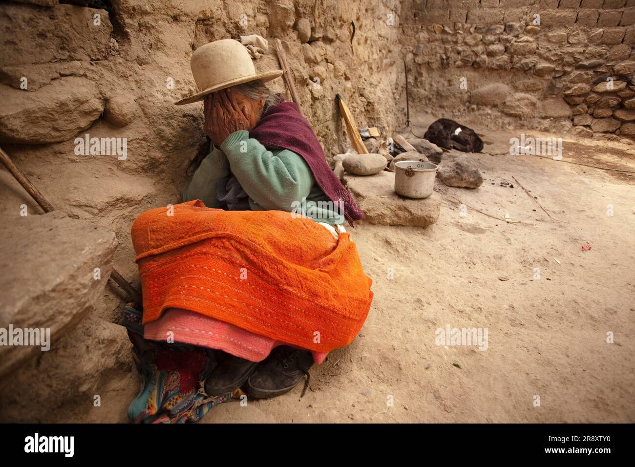 Old peruvian woman hi-res stock photography and images - Alamy