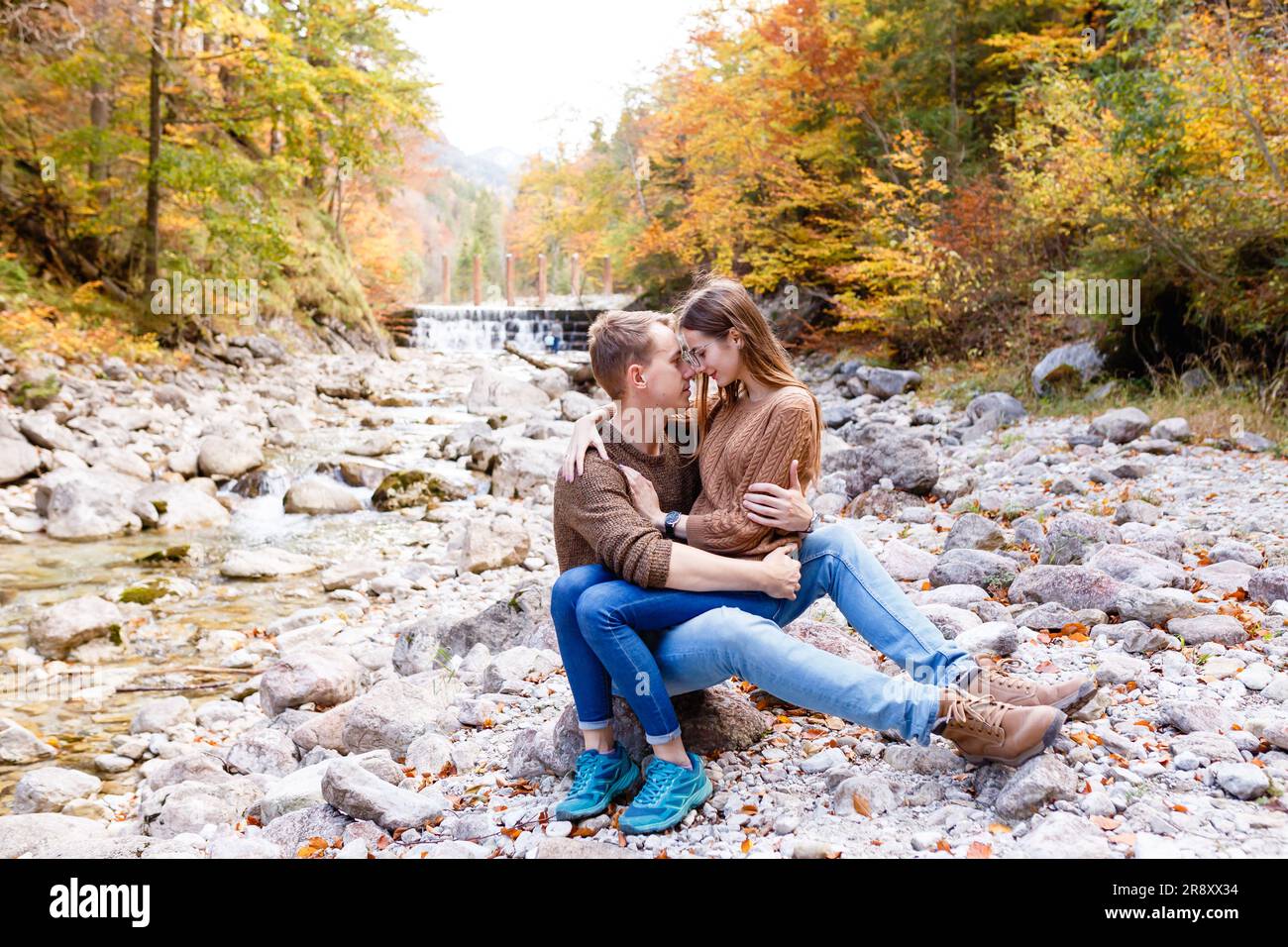 People embrace in water hi-res stock photography and images - Alamy