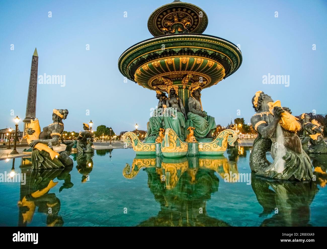concorde fountain with the obelisk in Paris at night, France Stock ...