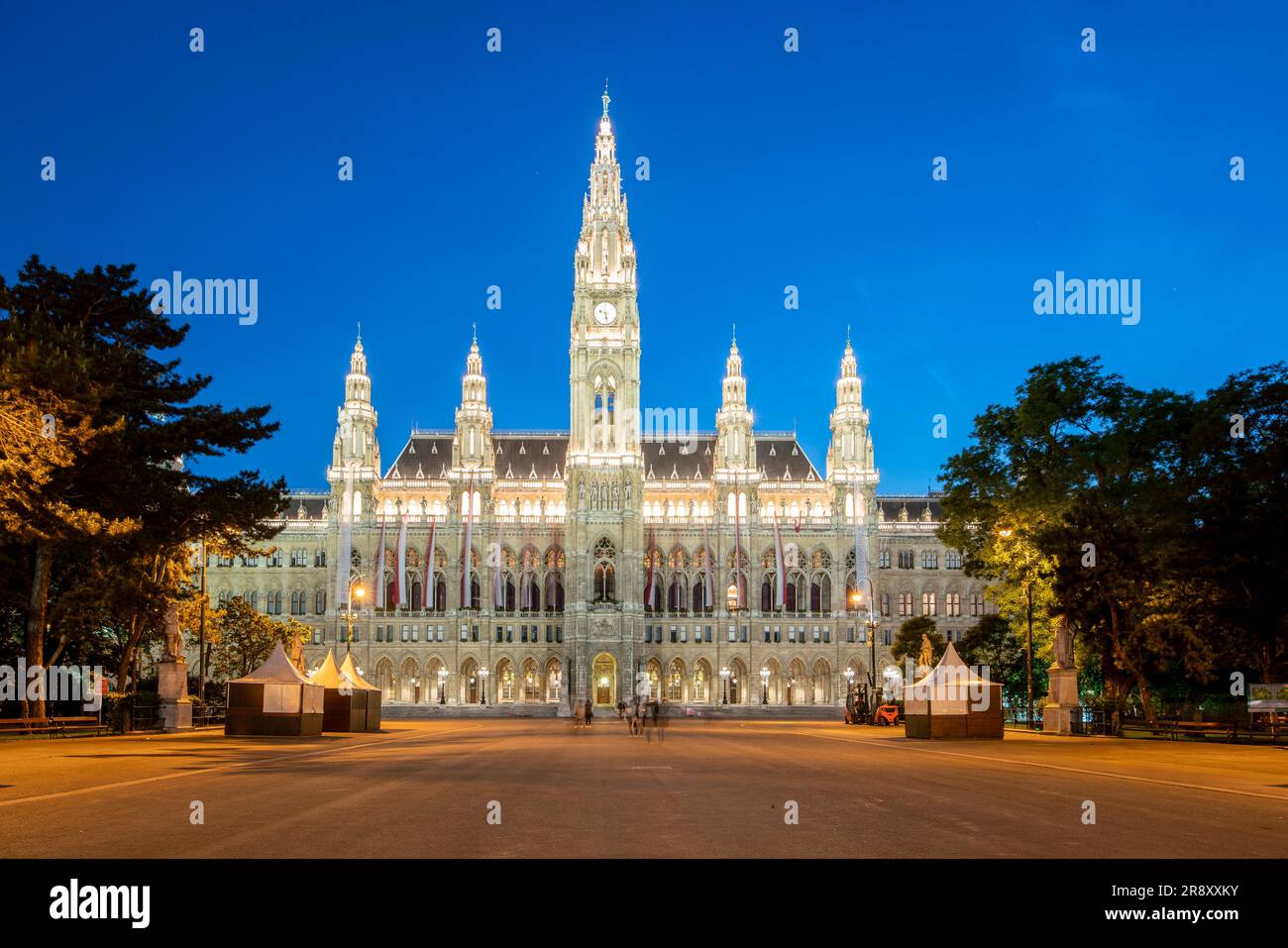 Vienna city hall at night in Austria Stock Photo - Alamy