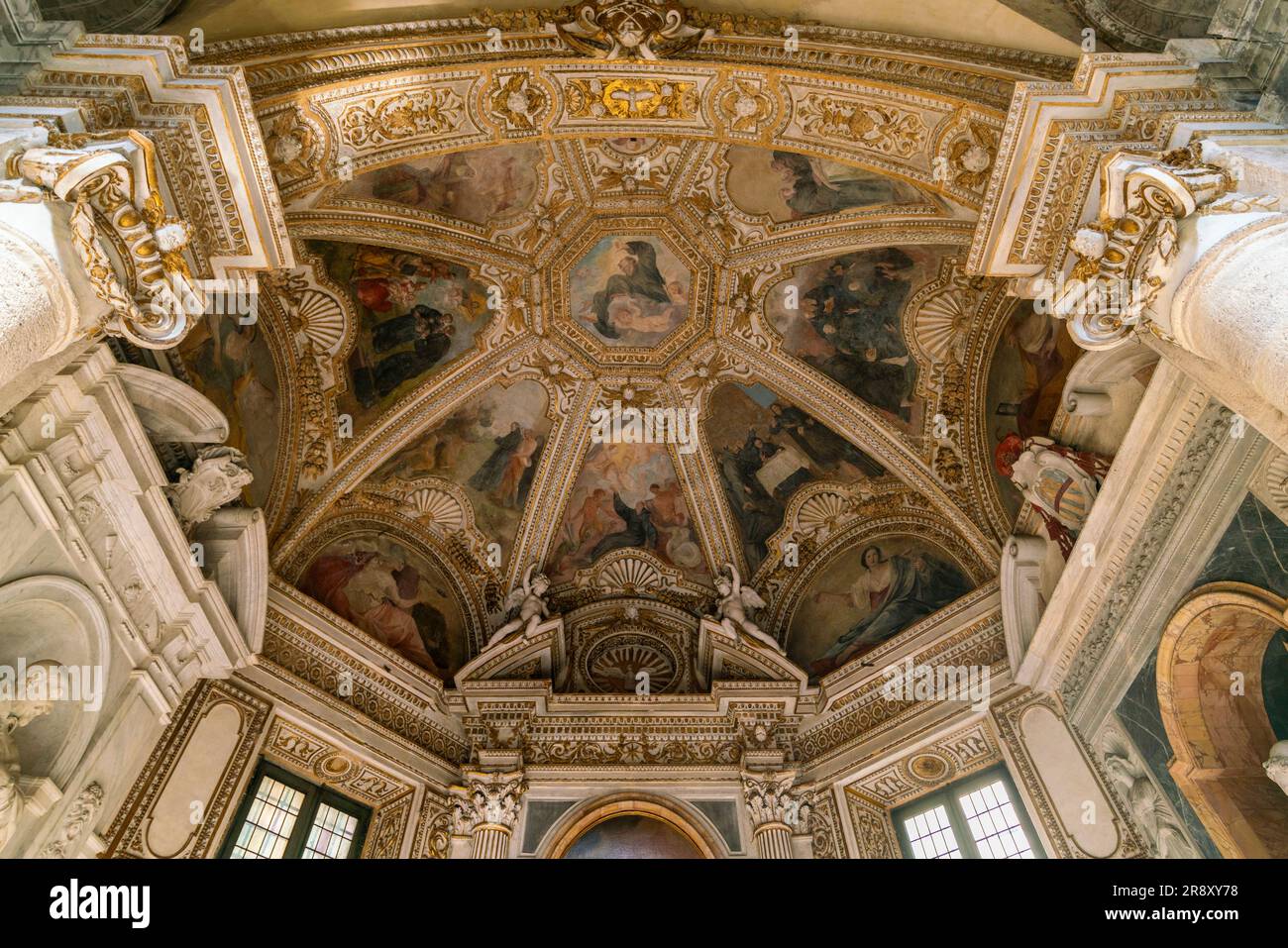 Interior of St. Peter's Basilica in the Vatican, Rome, Italy Stock ...