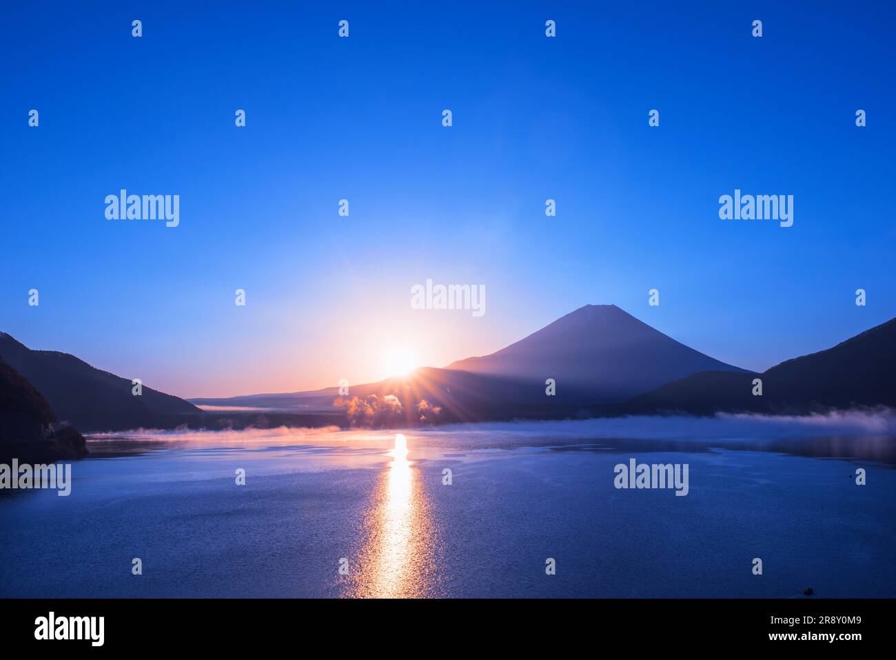 Lake Motosu, Mt.Fuji, and rising sun Stock Photo - Alamy