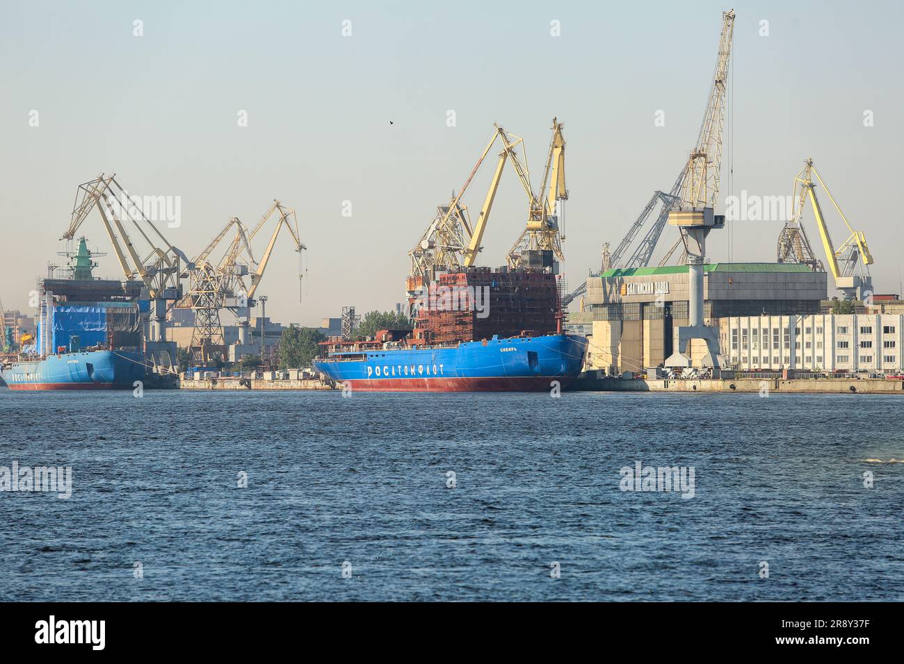 Russian icebreaker Arktika (Арктика) & Sibir (Сибирь), world's largest ...