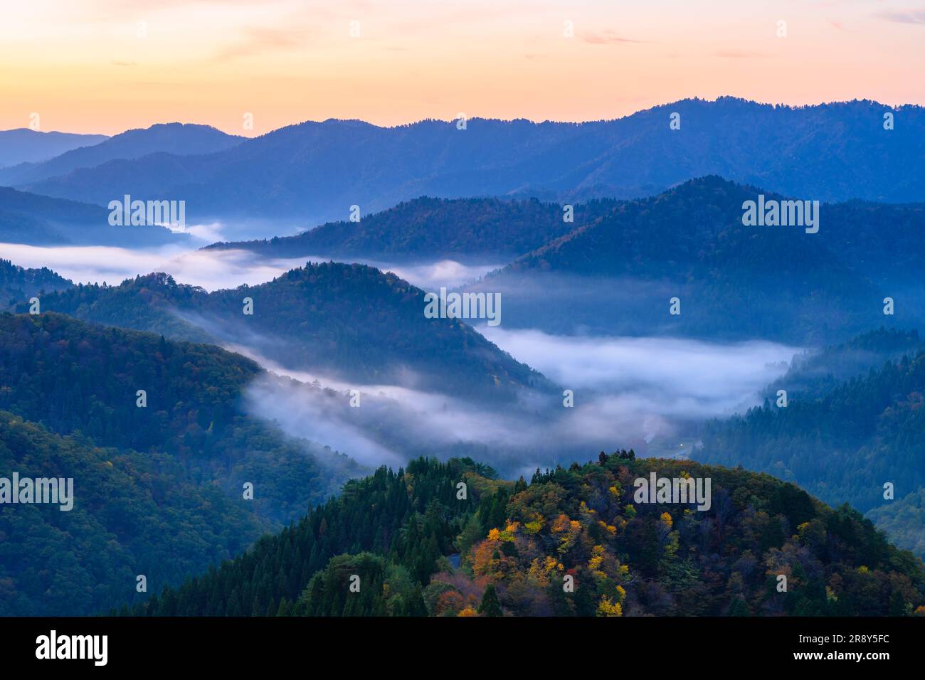 Sea of clouds at Onyu Pass Stock Photo - Alamy