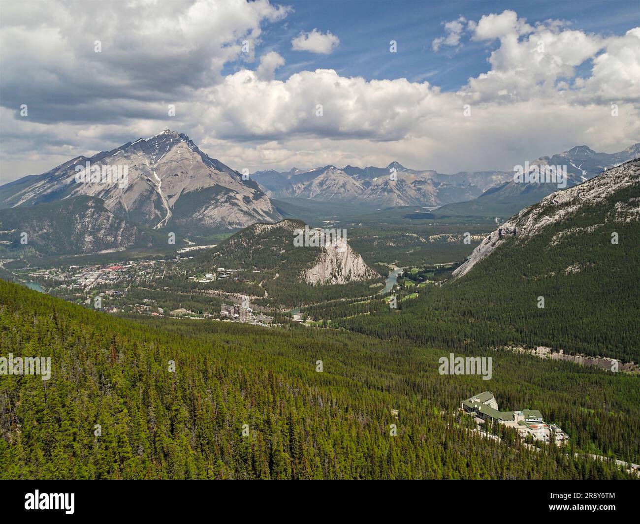 Banff gondola hi-res stock photography and images - Alamy