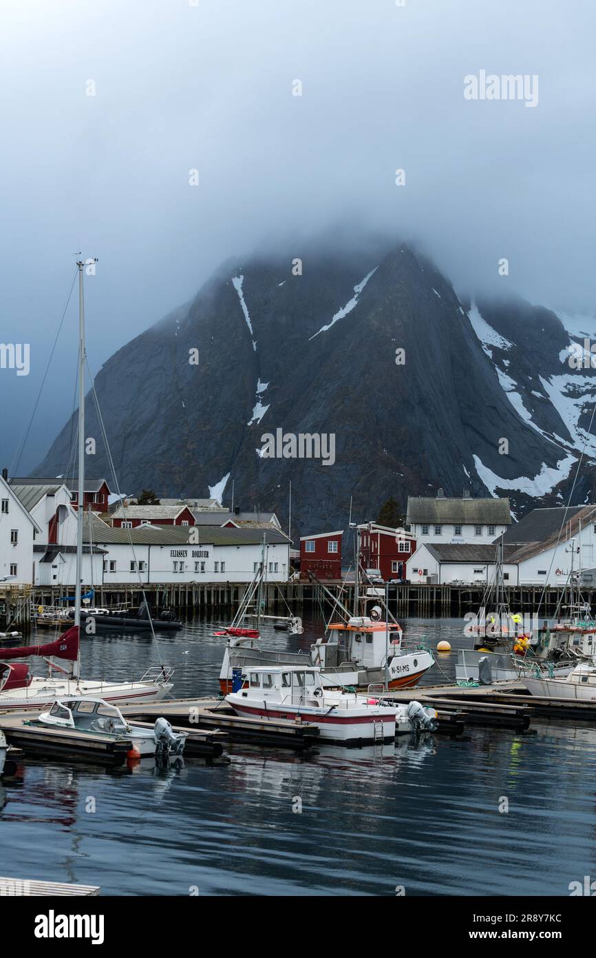 Hamnøy, Hamnoy fischerdorf, Lofoten, Norwegen Stock Photo - Alamy
