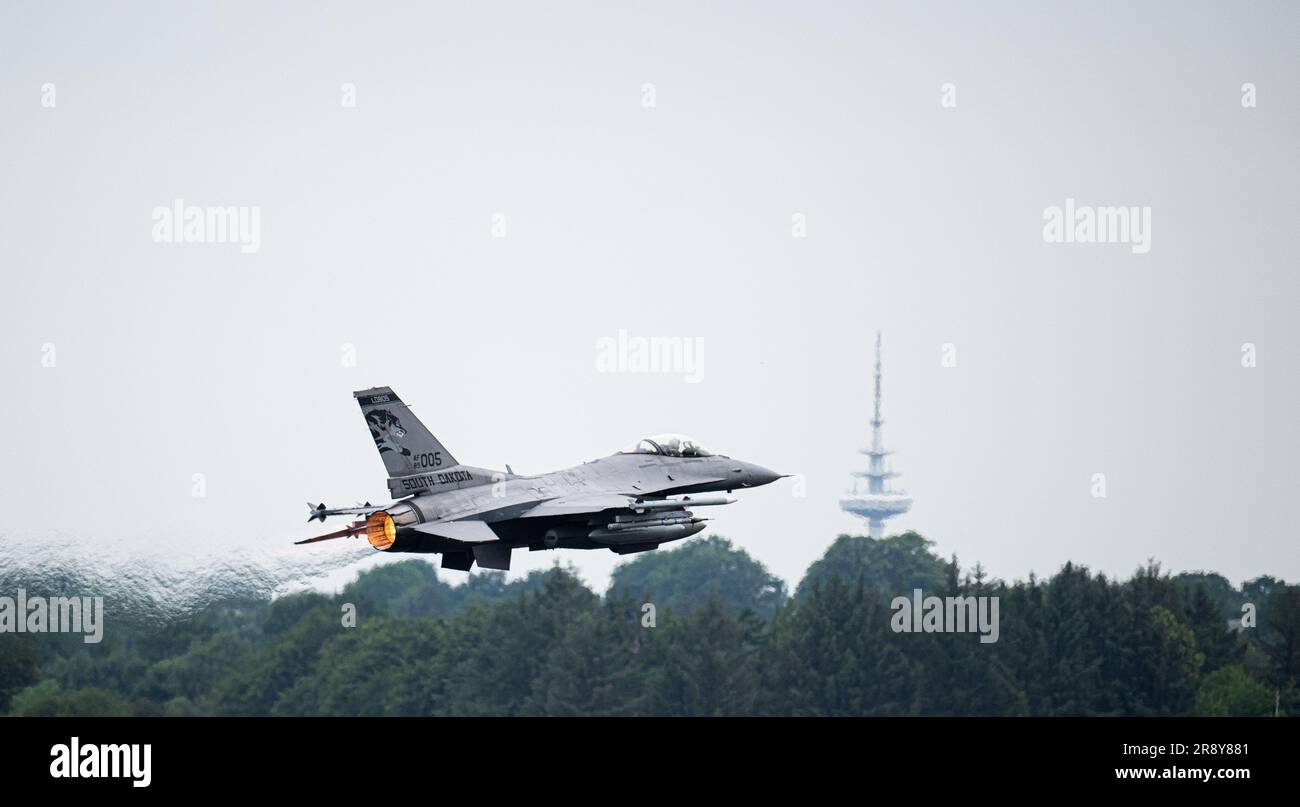 Jagel, Germany. 23rd June, 2023. A U.S. Air Force F-16 fighter takes ...