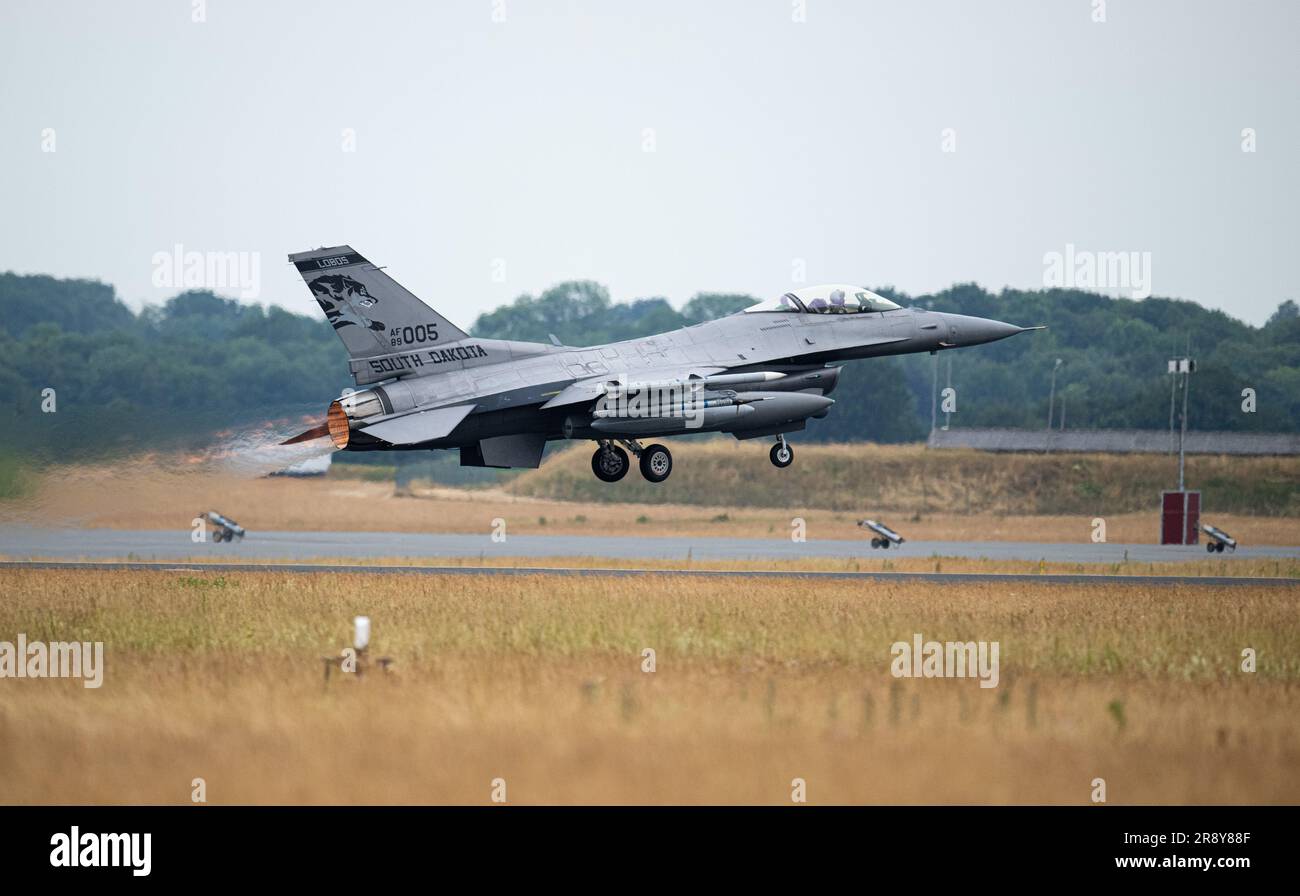 Jagel, Germany. 23rd June, 2023. A U.S. Air Force F-16 fighter takes ...