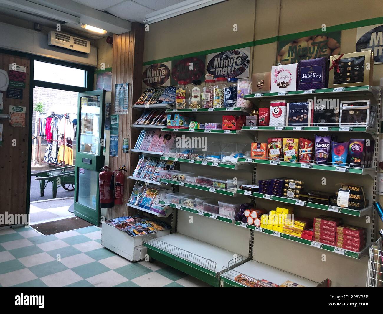 The set is still filled. HERTFORDSHIRE, UK: EYE-OPENING pictures of one ...