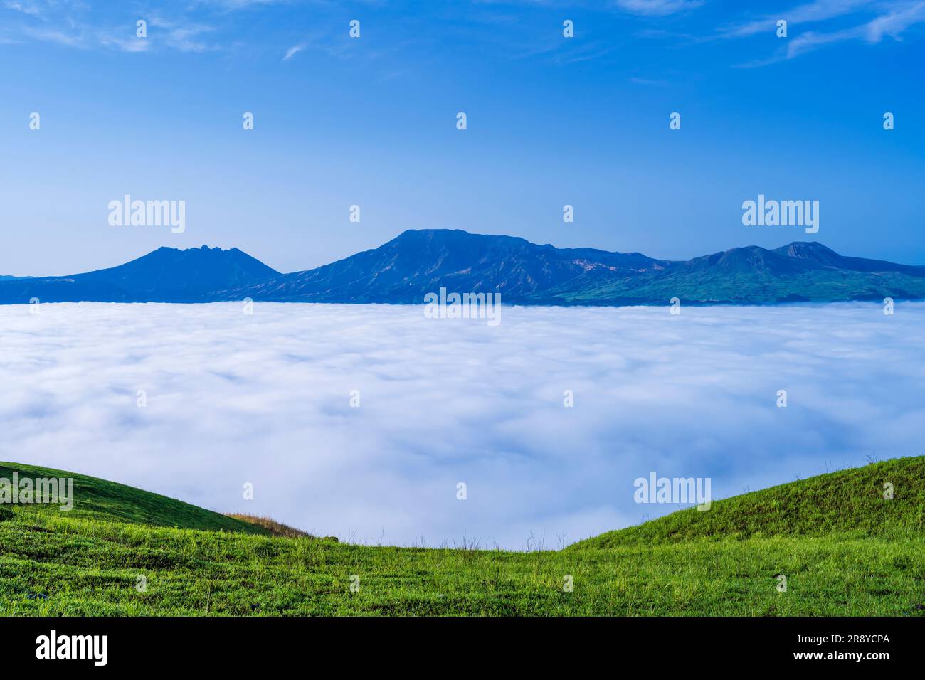 Sea of clouds in Aso Stock Photo - Alamy