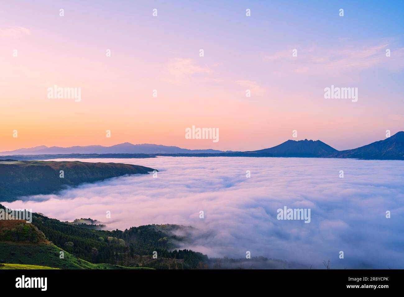 Sea of clouds in Aso Stock Photo - Alamy
