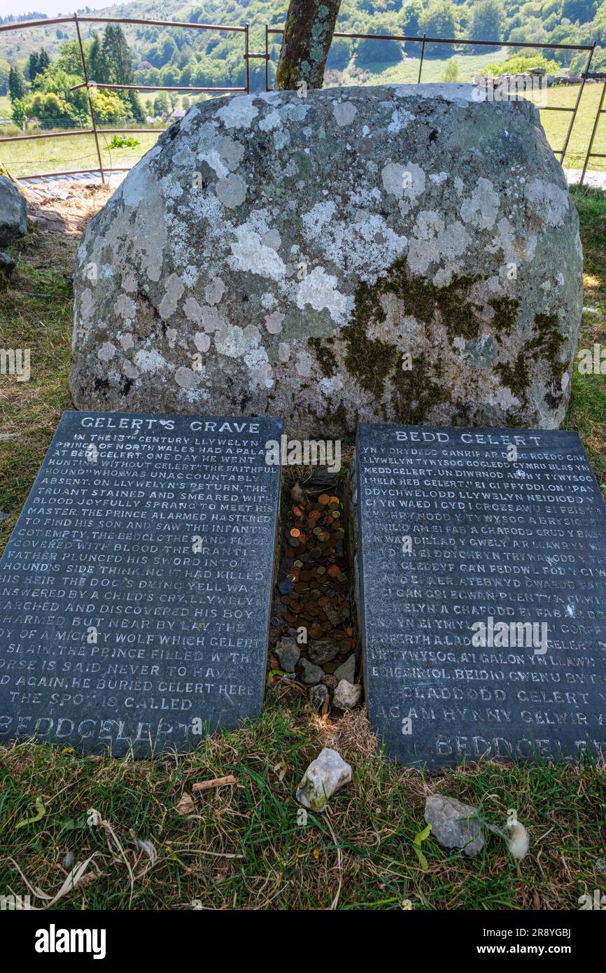 Gelert's Grave, Beddgelert, Gwynedd, North Wales Stock Photo - Alamy