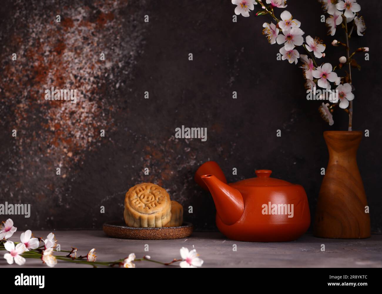 Traditional moon cakes tea hi-res stock photography and images - Alamy