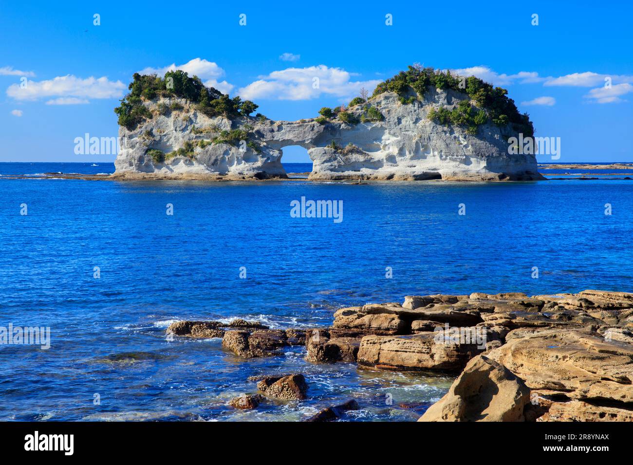 Daylight island hi-res stock photography and images - Alamy