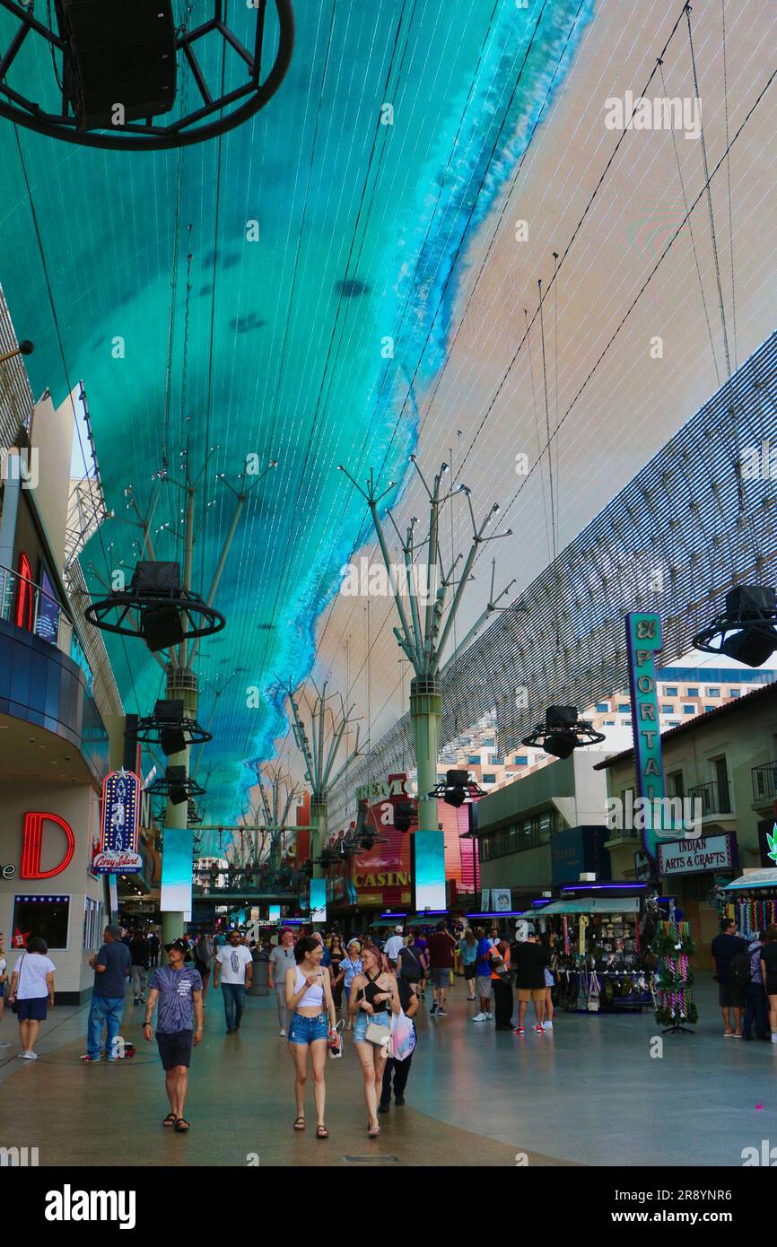 Shopping center experience hi-res stock photography and images - Alamy