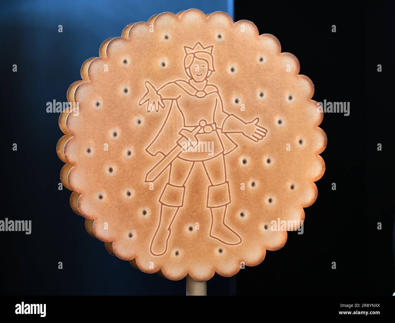 Kahla, Germany. 23rd June, 2023. A cardboard cookie with the "Prinzen ...