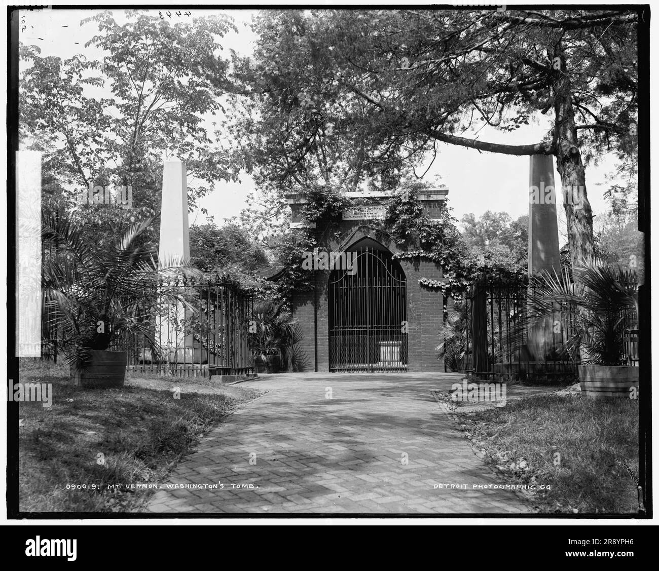 President george washingtons tomb hi-res stock photography and images ...
