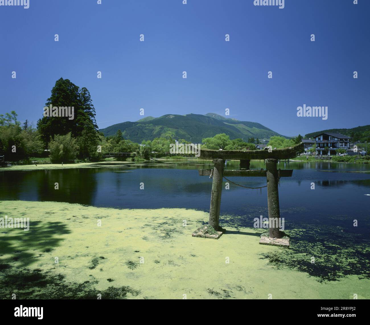 Lake Kinrin at Yufuin Hot Springs Stock Photo - Alamy