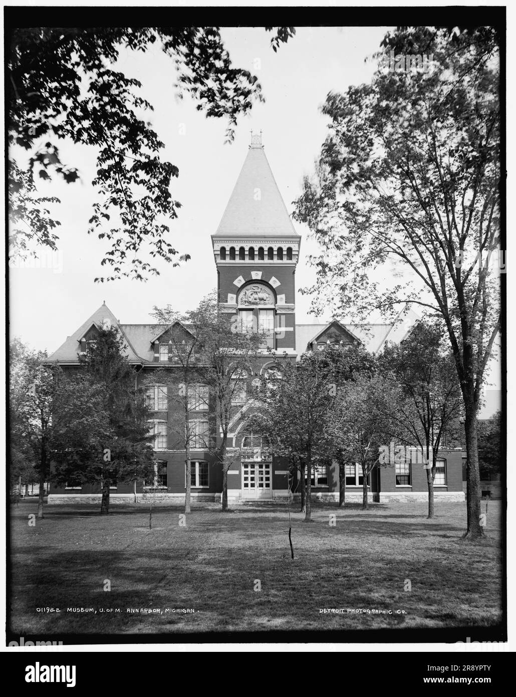 Campus art museum Black and White Stock Photos & Images - Alamy
