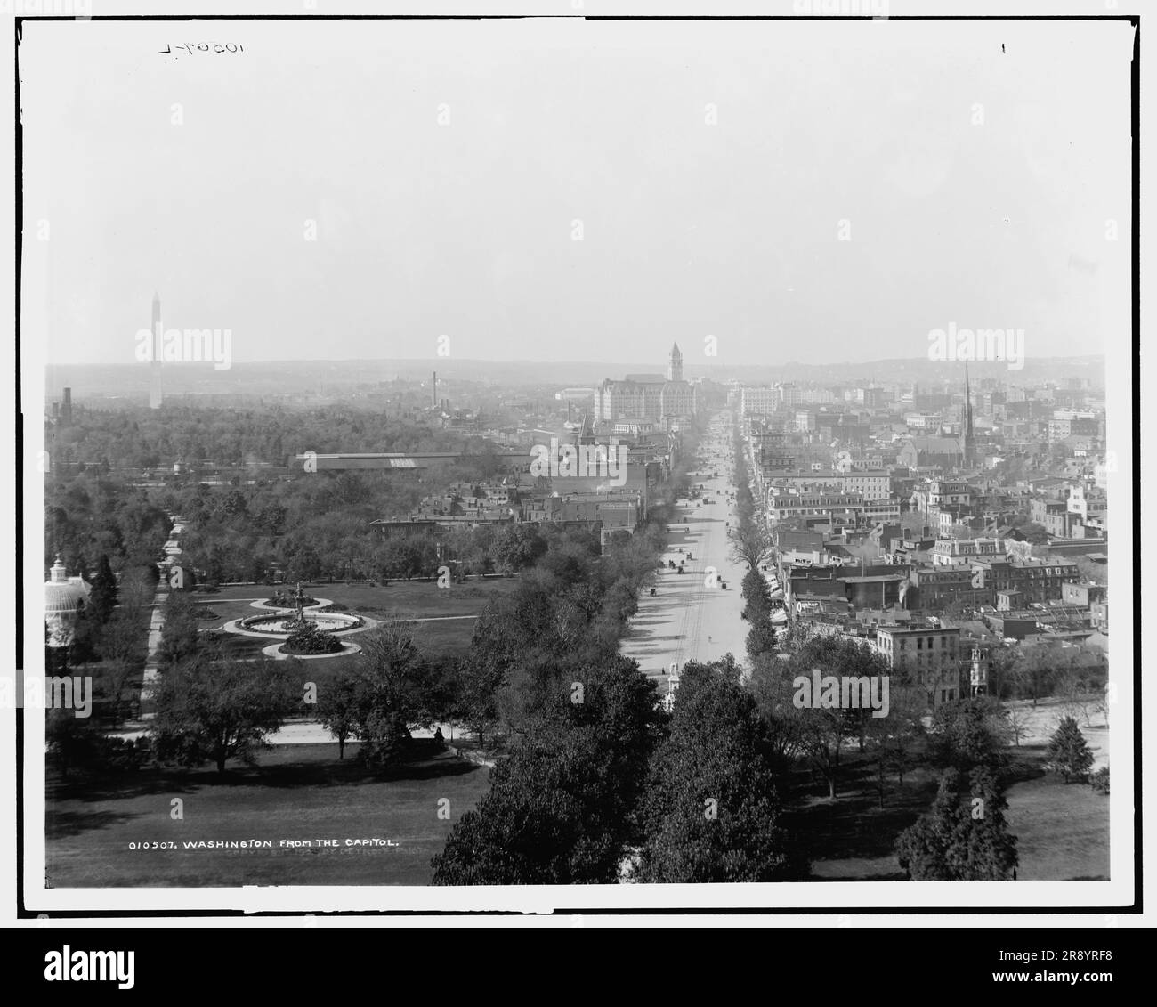 Historical view washington avenue Black and White Stock Photos & Images ...