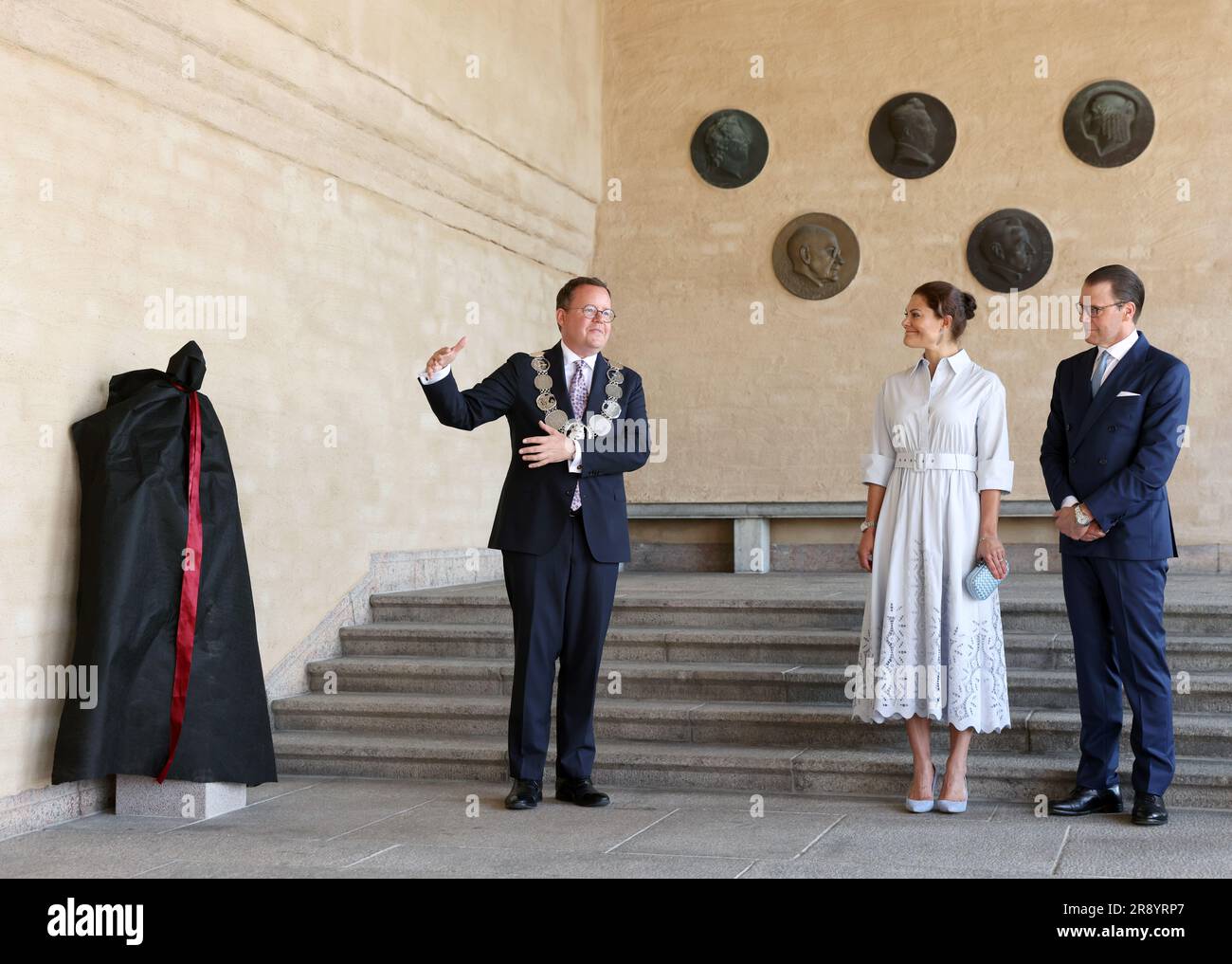 The chairman of the municipal council Olle Burell welcomes Crown ...