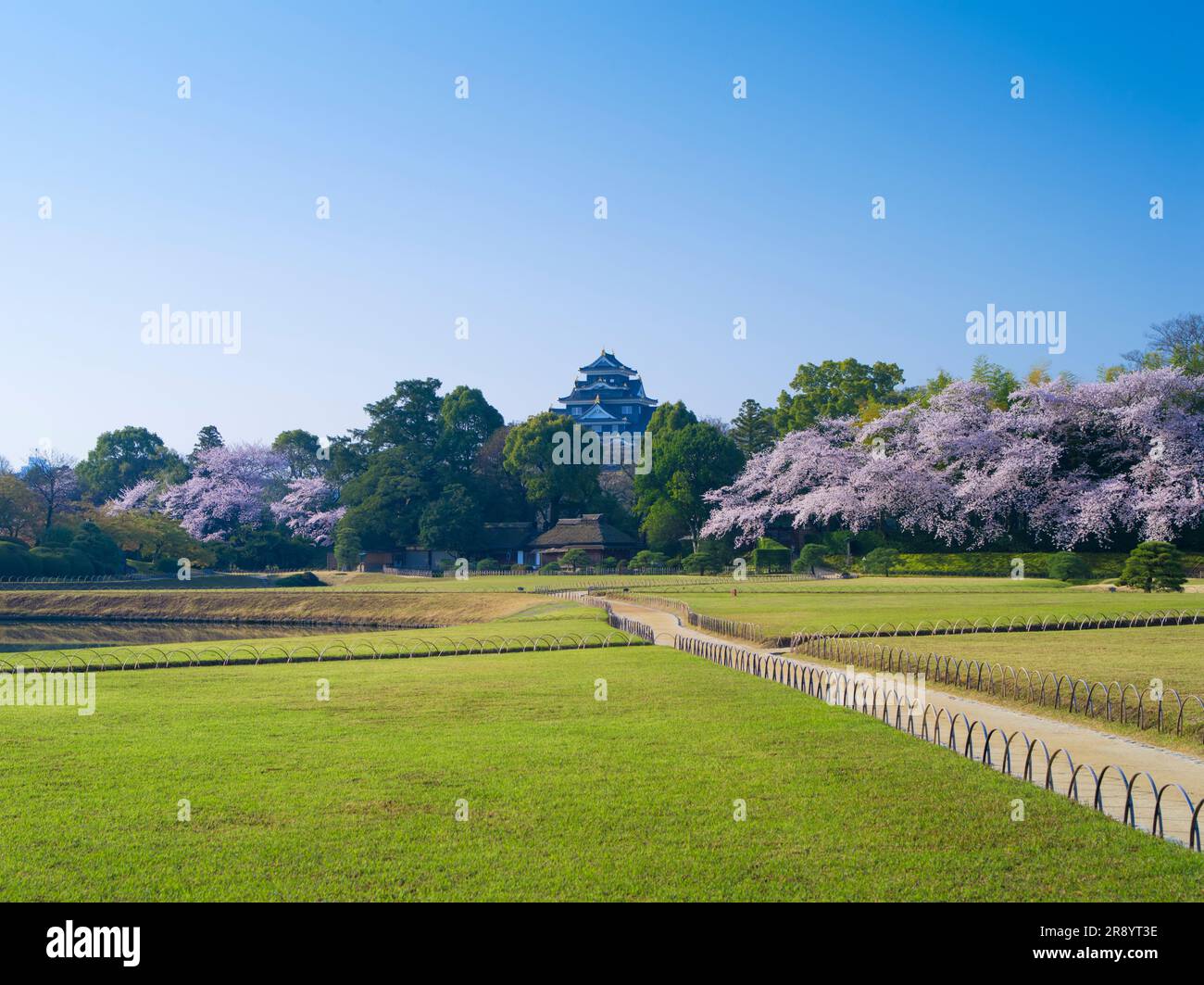View of Okayama castle from Korakuen garden Stock Photo - Alamy