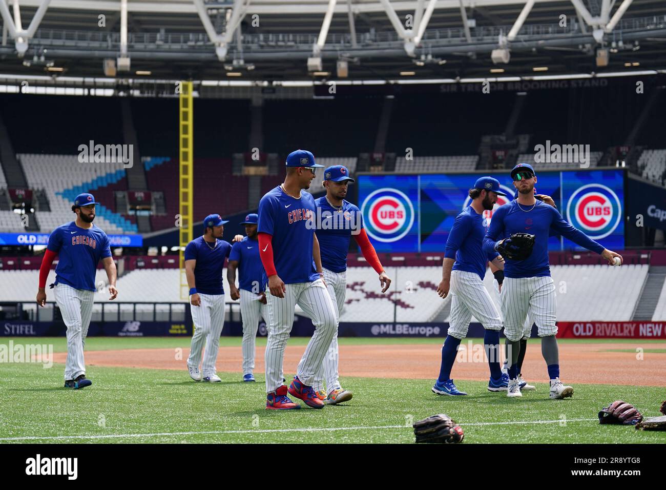A general view as Chicago Cubs start their warm up during a workout day ...