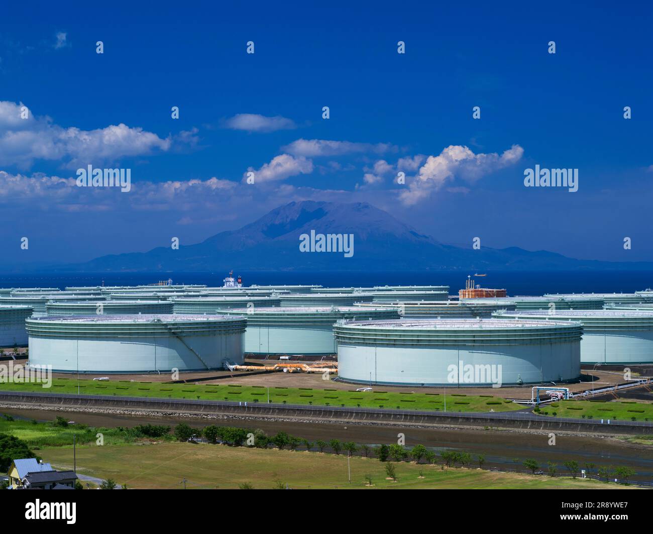 Nippon oil hi-res stock photography and images - Alamy