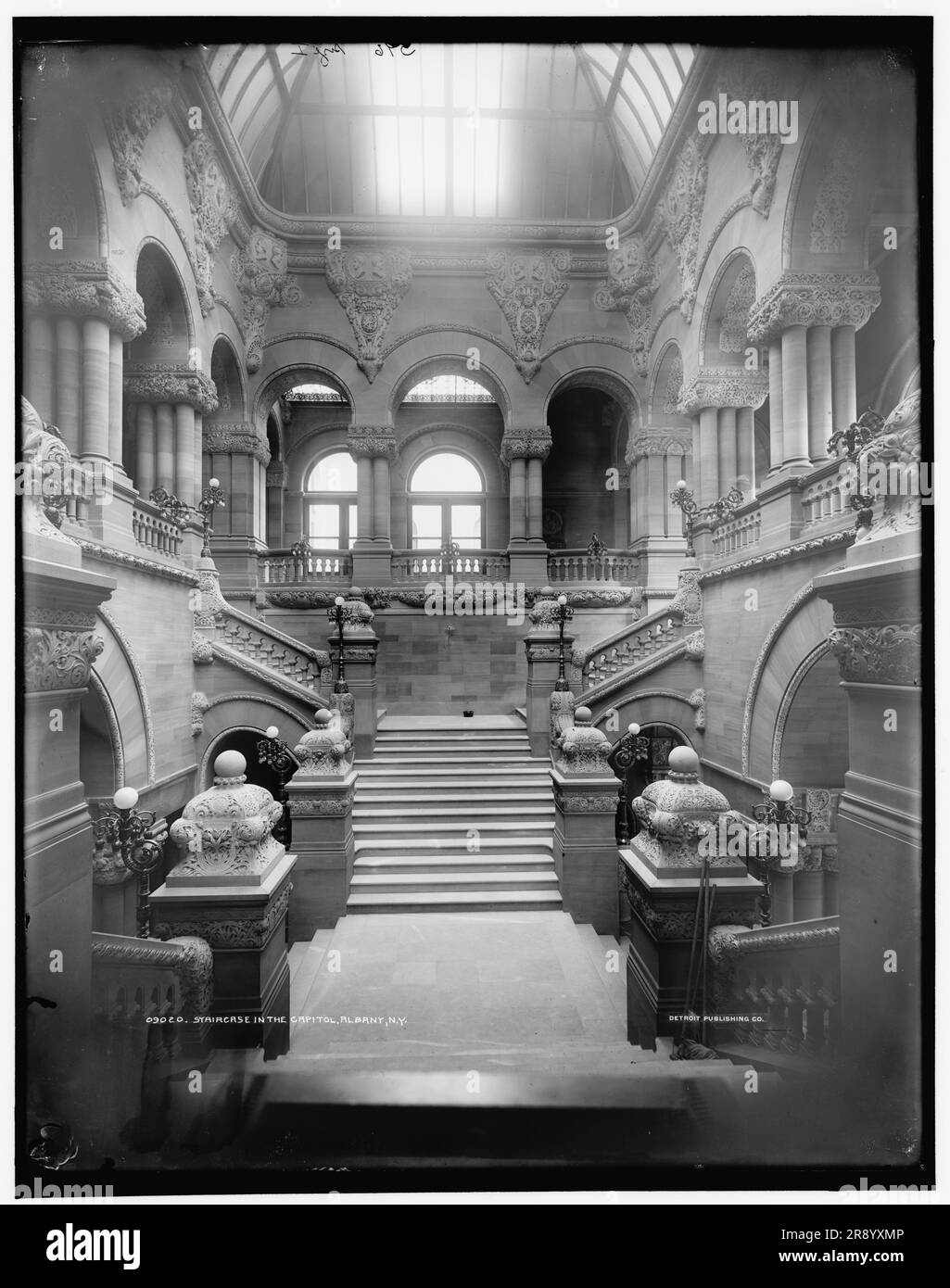 New york state capitol interior hi-res stock photography and images - Alamy