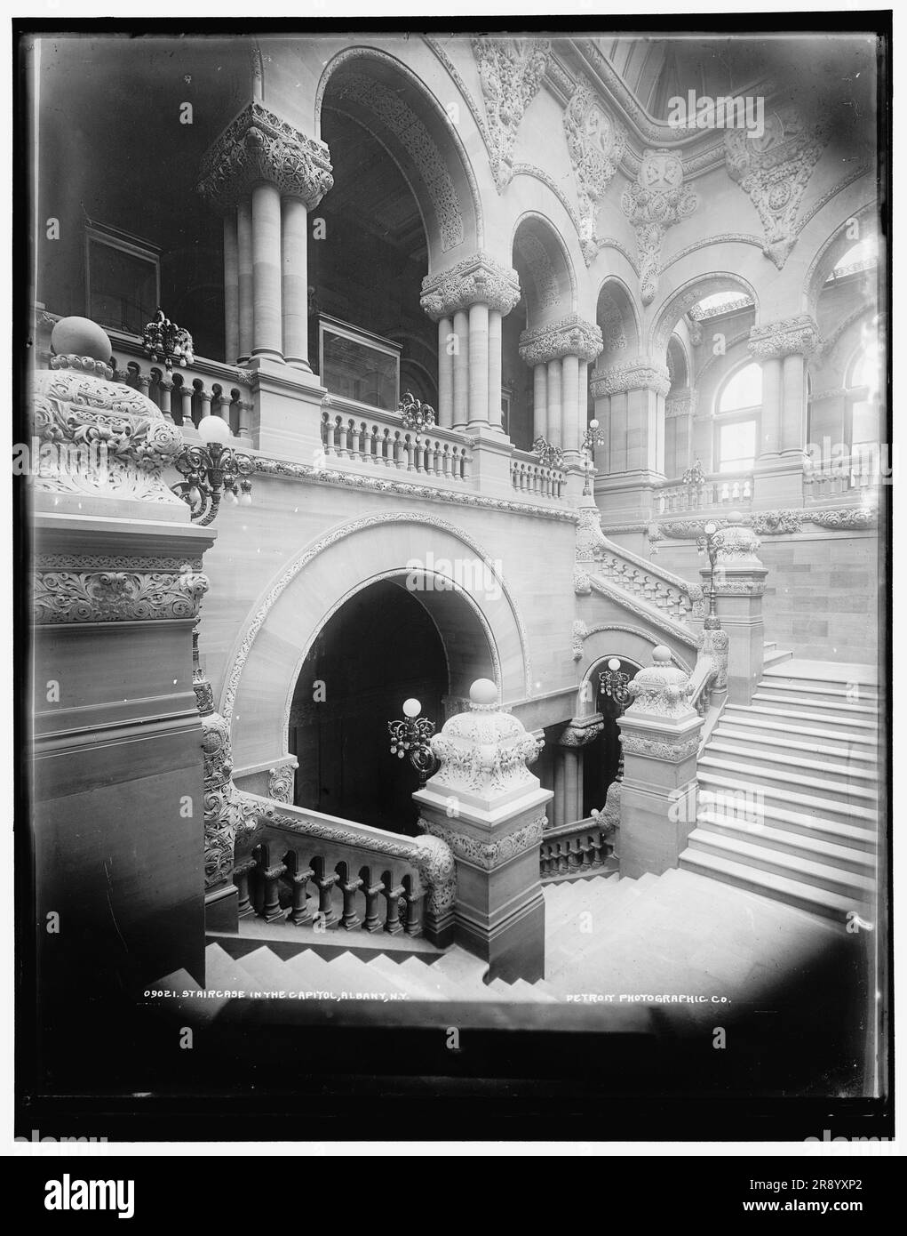 New york state capitol interior hi-res stock photography and images - Alamy
