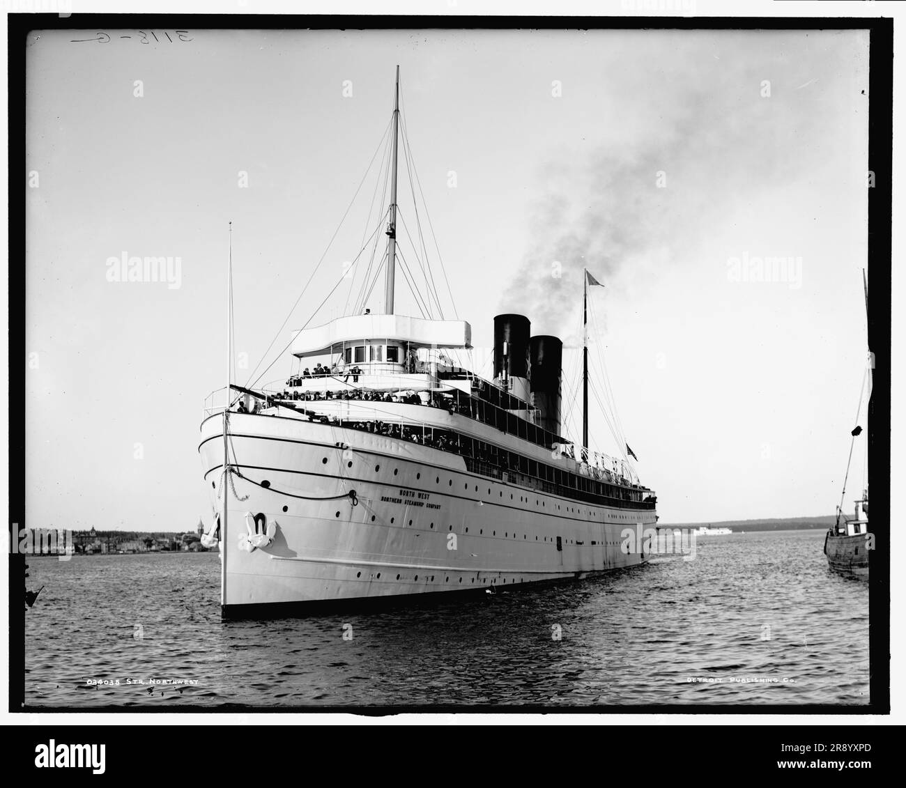 Steamship 1900 Black and White Stock Photos & Images - Alamy