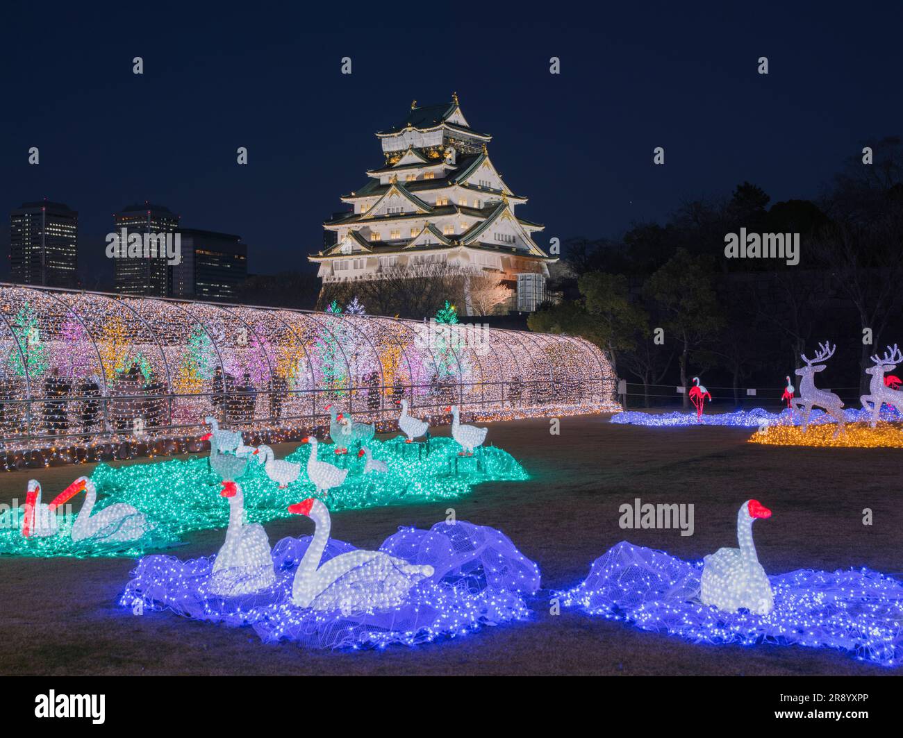 Osaka Castle and corridor of light, Osaka Castle Super illumination ...