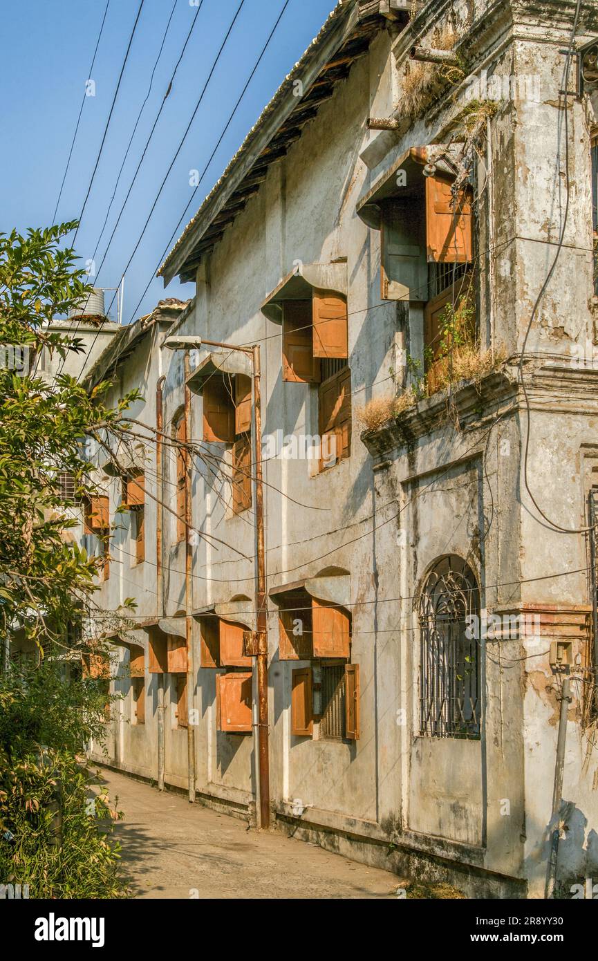 01 07 2018 Vintage Parsi Housing Complex at Ganjipeth, Gandhibagh ...