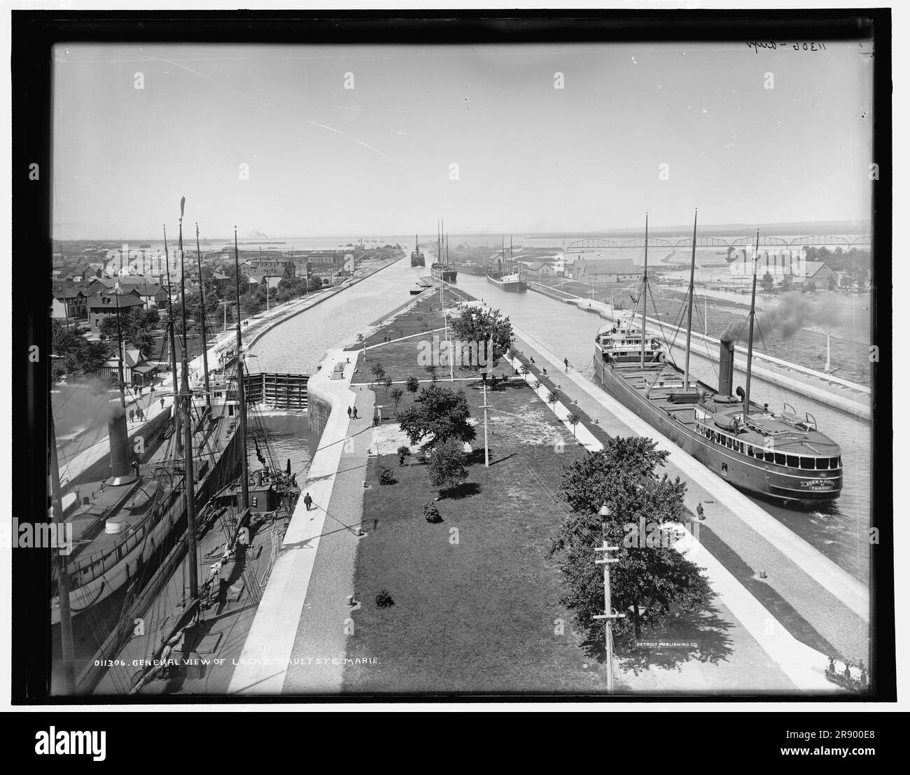 The international bridge at sault ste marie Black and White Stock ...
