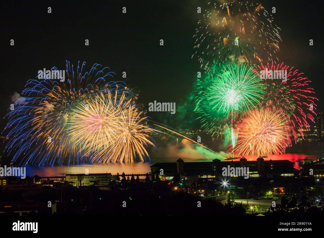 Lake Biwa Grand Fireworks Festival Stock Photo - Alamy