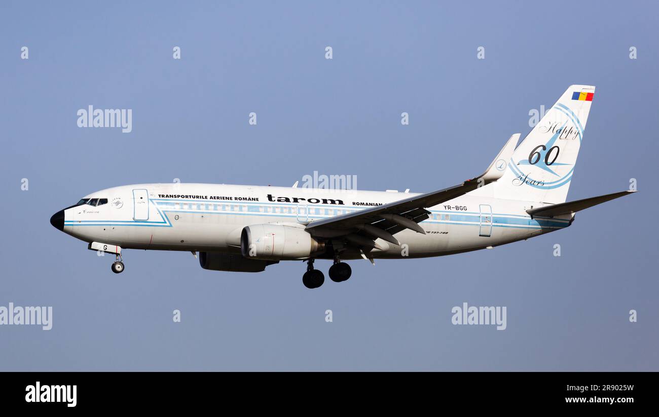 Tarom Airlines Boeing 737 landing at Barcelona Airport Stock Photo - Alamy