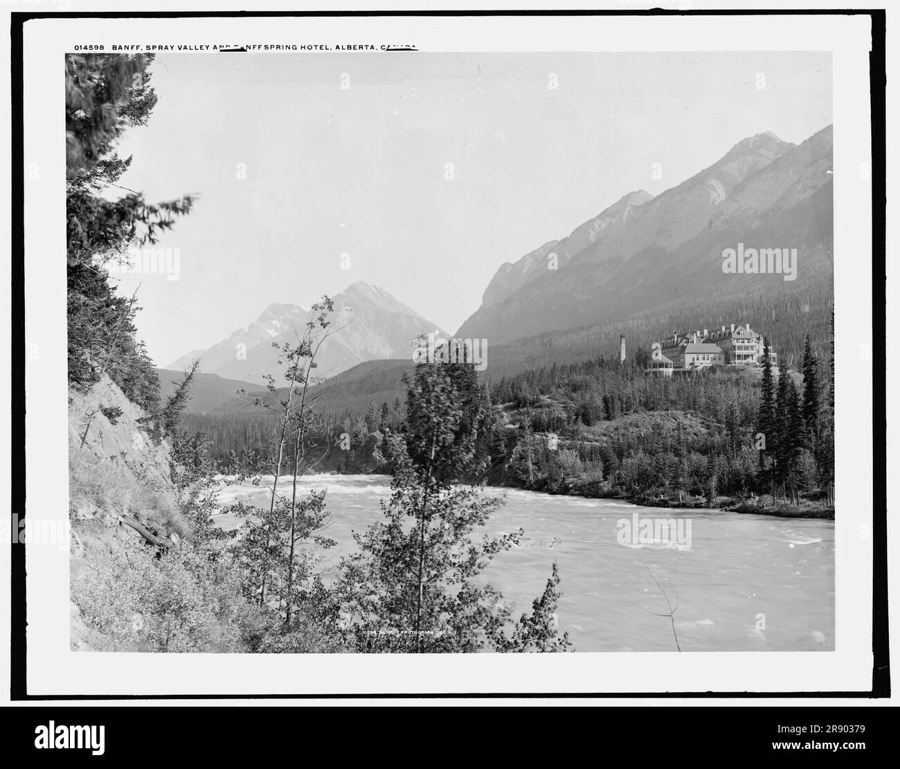 Canada hotel 1900s hi-res stock photography and images - Alamy
