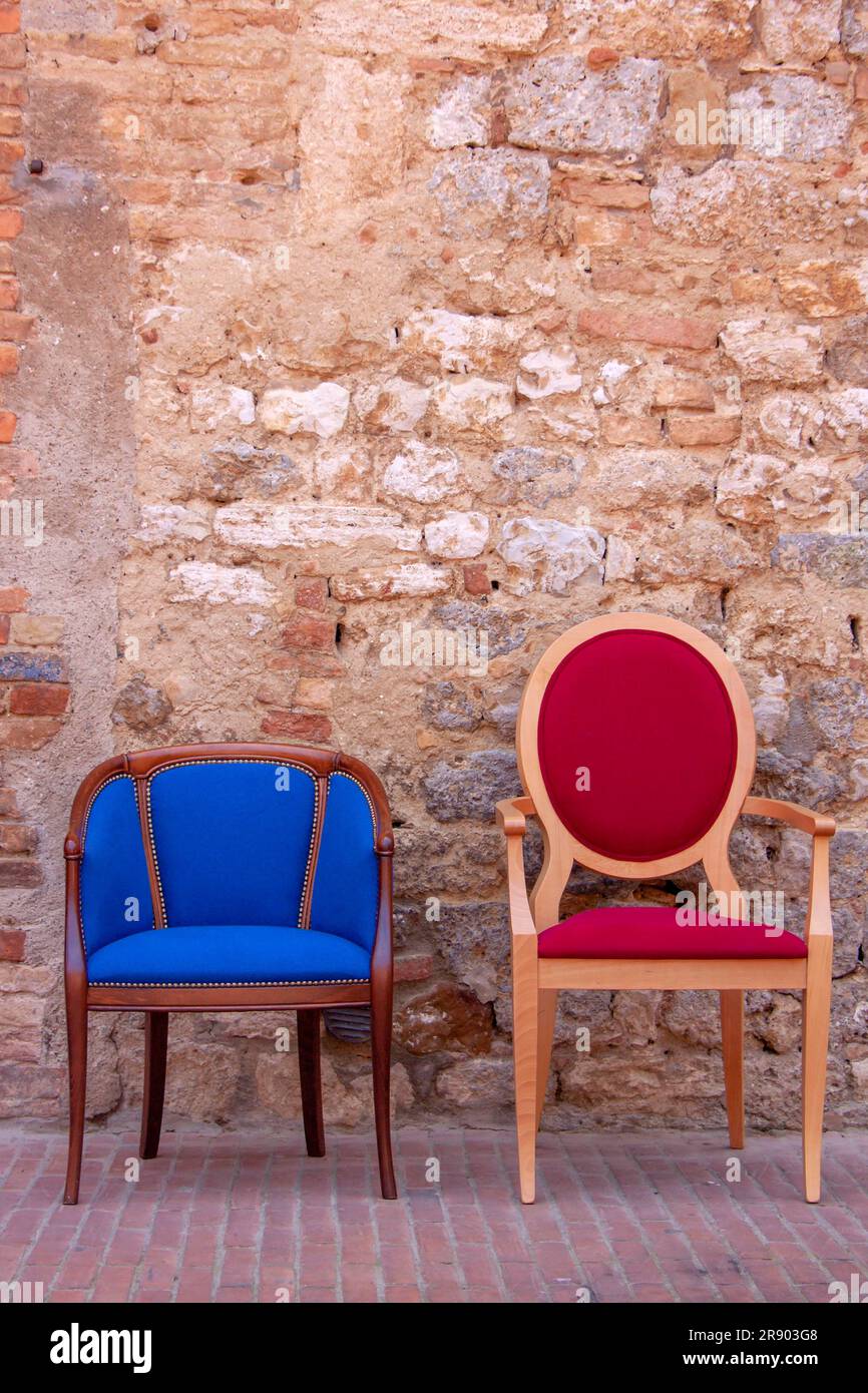 Two red armchairs hi-res stock photography and images - Alamy