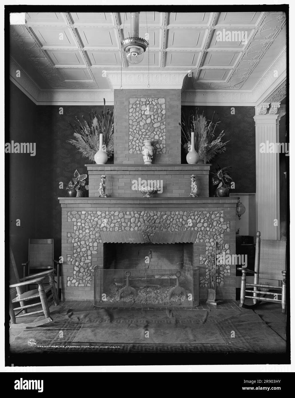 Fireplace, Crawford House, White Mountains, N.H., between 1900 and 1910 ...