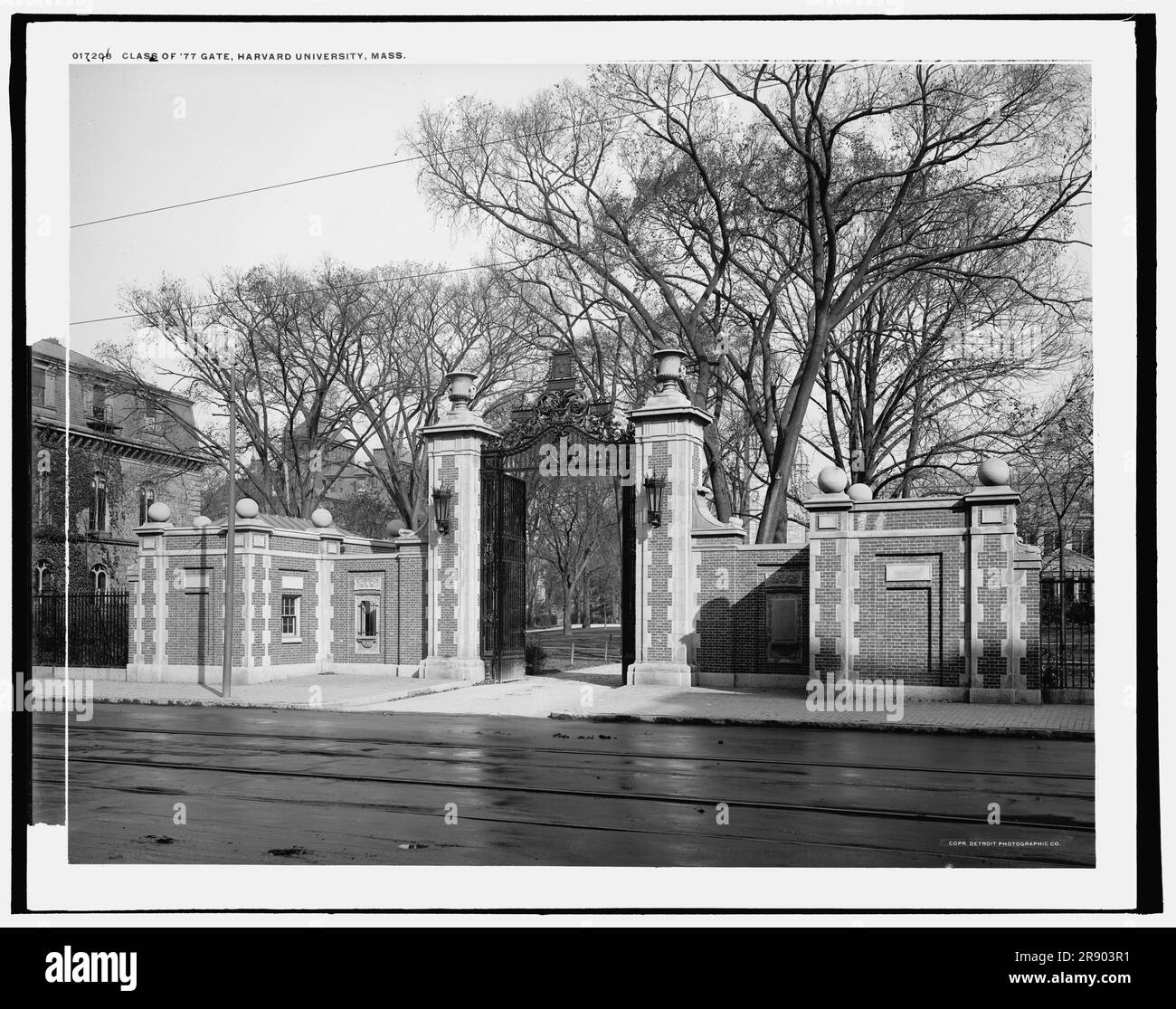 Harvard university gate Black and White Stock Photos & Images - Alamy