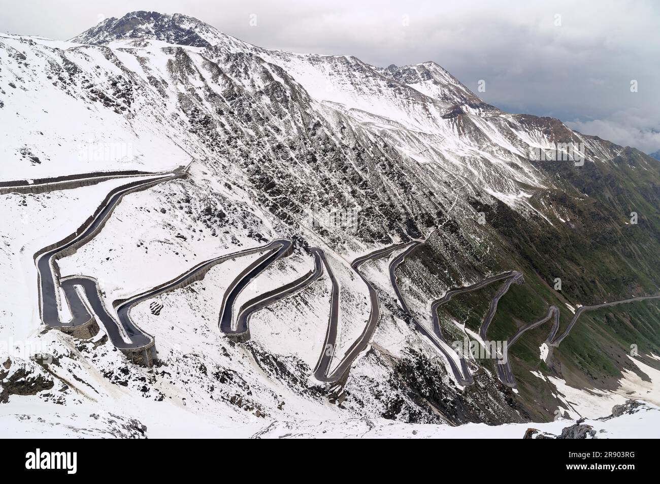 Stilfser Joch covered in snow (beginning of June Stock Photo - Alamy