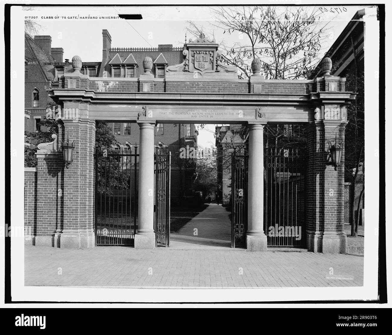 Harvard university gate Black and White Stock Photos & Images - Alamy