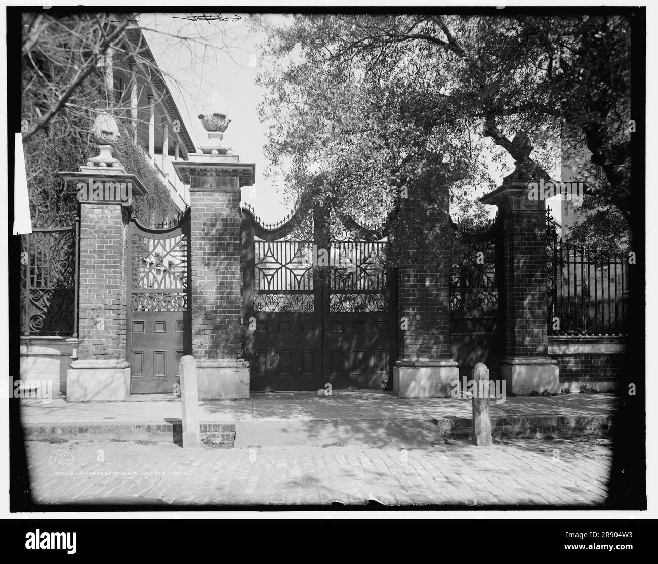 Decorative gates hi-res stock photography and images - Alamy