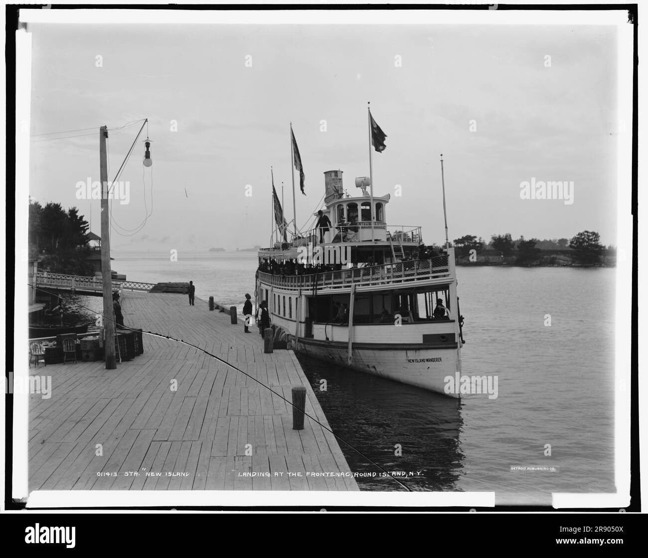 Str. New Island Wanderer landing at the Frontenac, Round Island, N.Y ...