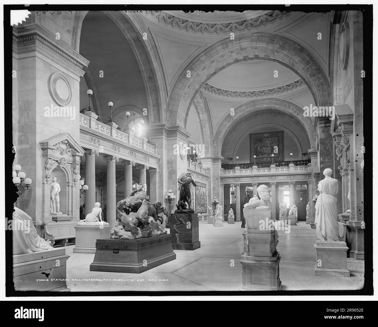 Statuary Hall, Metropolitan Museum of Art, New York, c1907 Stock Photo ...
