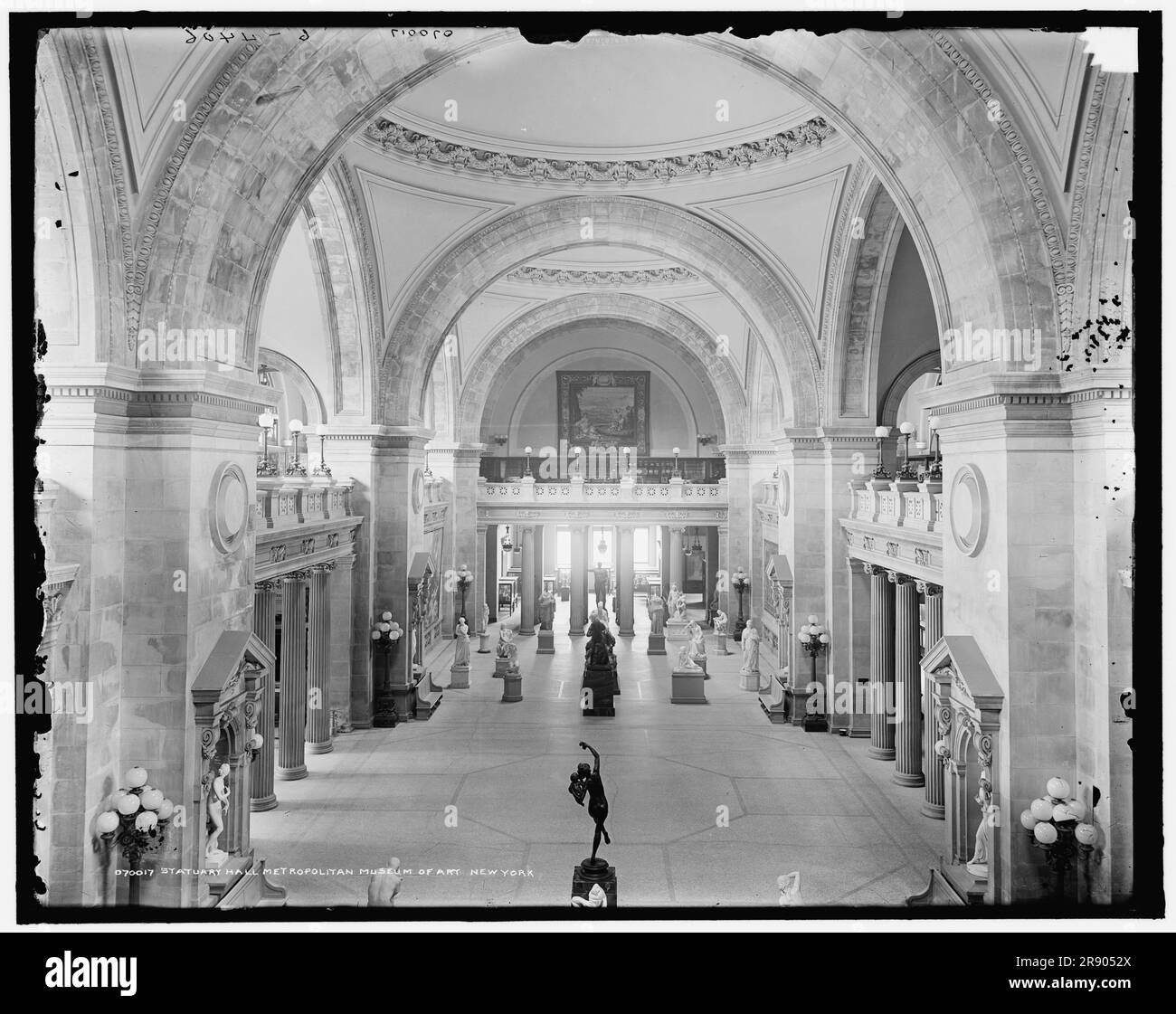 Statuary Hall, Metropolitan Museum of Art, New York, c1907 Stock Photo ...