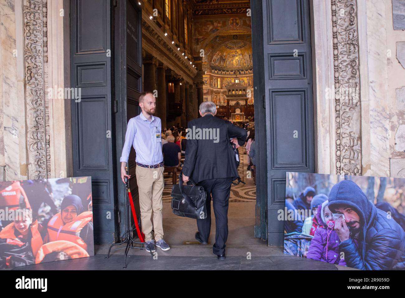 Cardinale matteo maria zuppi hi-res stock photography and images - Alamy