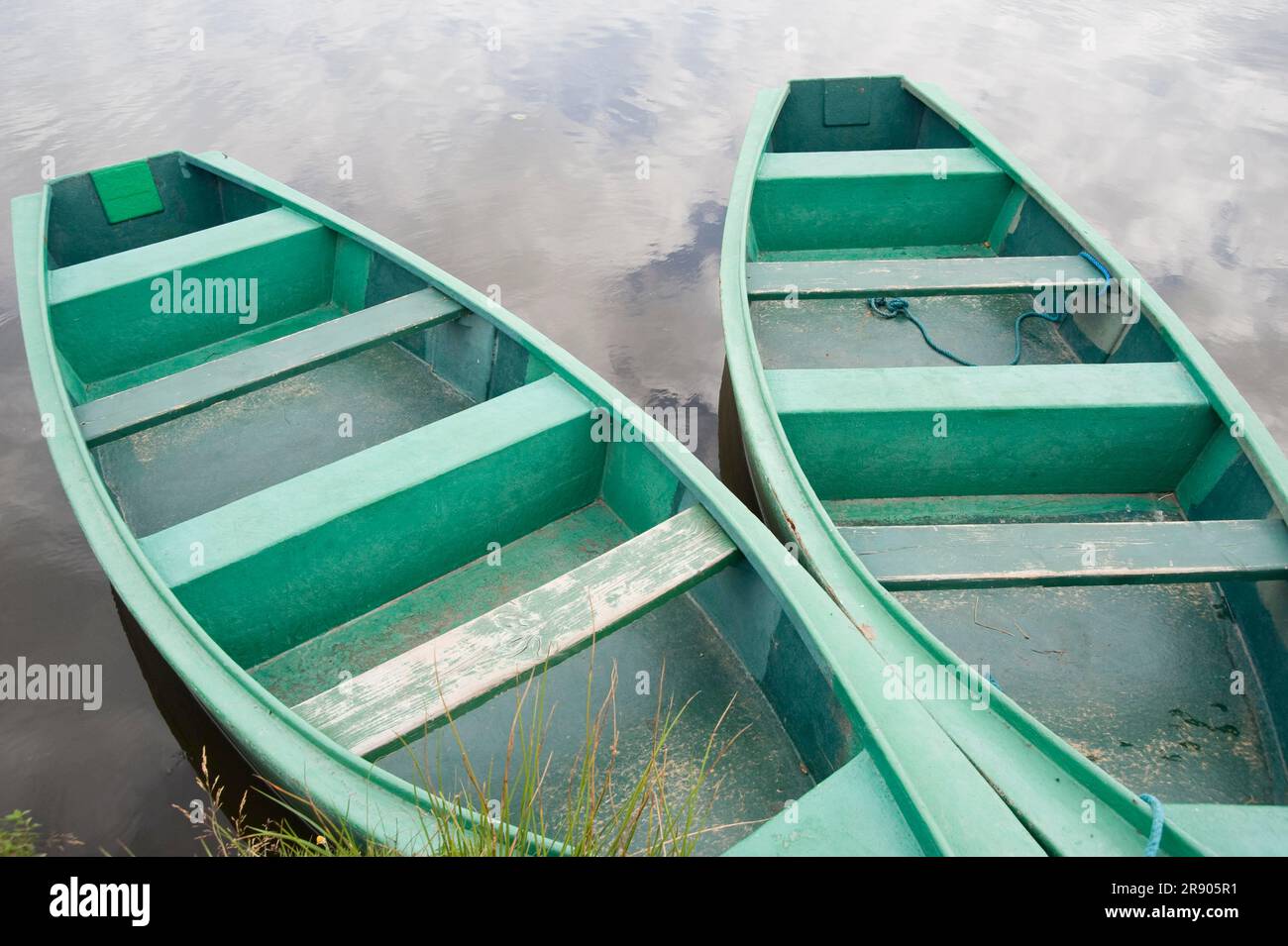 Green rowing boats hi-res stock photography and images - Alamy