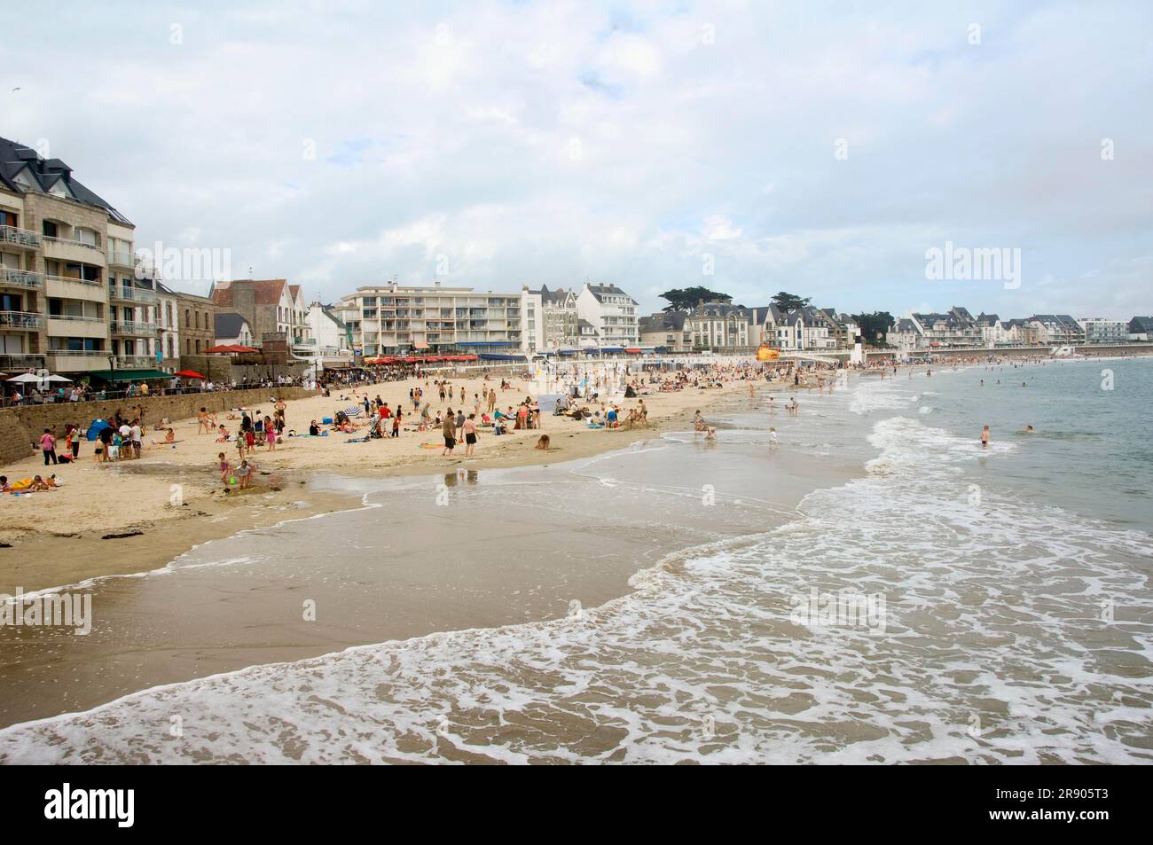 Holidaymakers on the beach, Port Maria, Quiberon, Morbihan, Brittany ...