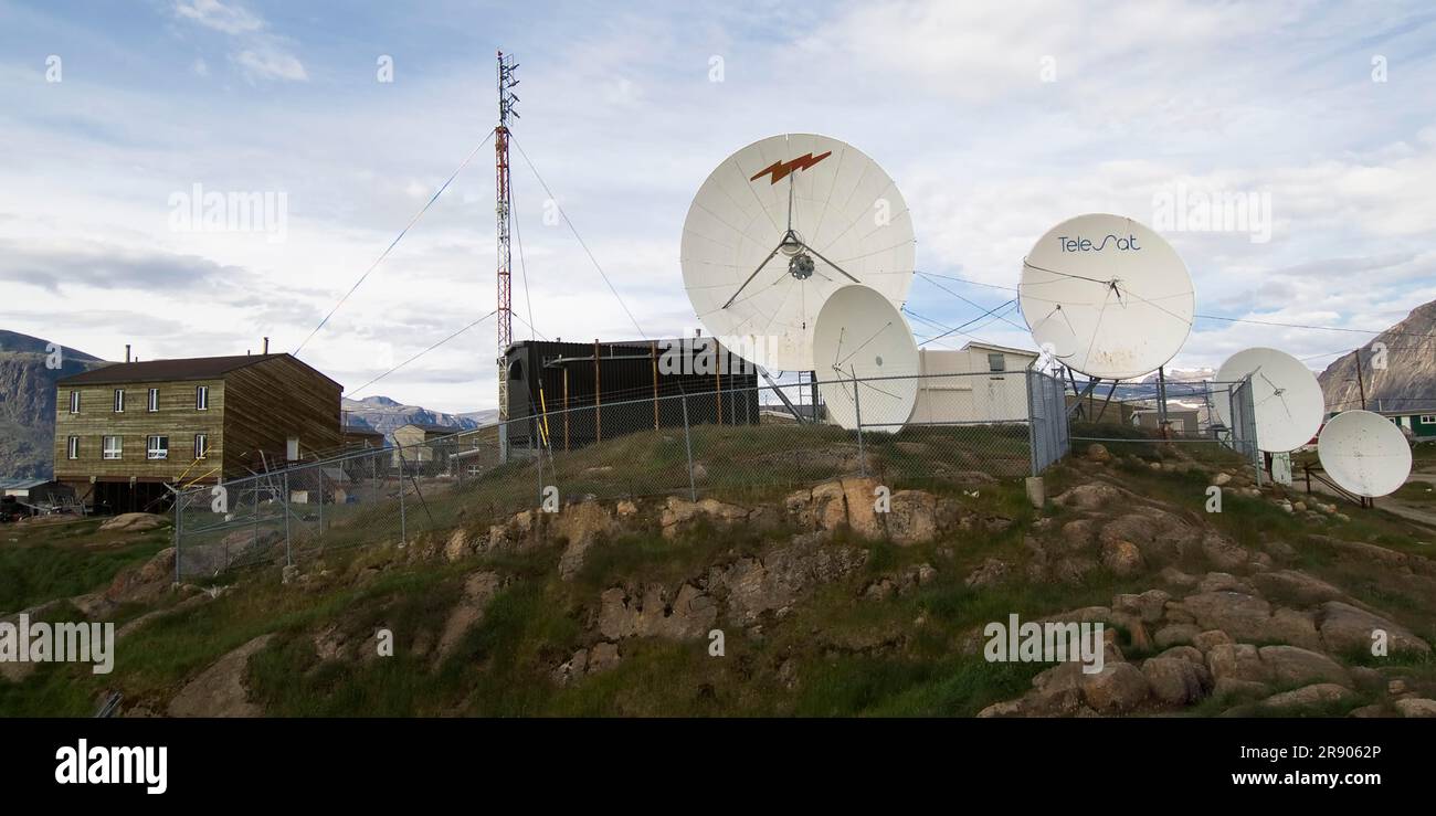 Satellite dishes, Pangnirtung, Baffin Island, Nunavut, Canada Stock ...